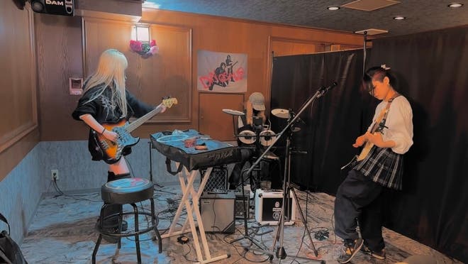 ROCKコンセプトのコンカフェバー。バンド機材を使ってのコスプレ撮影会、ライブやイベント、カラオケ、飲み会などの写真3