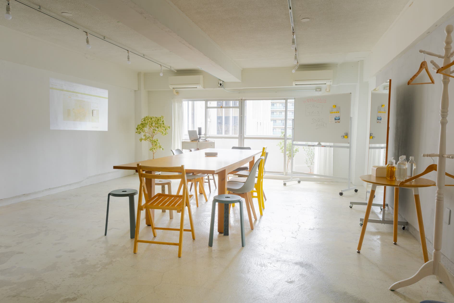 【秋葉原駅から徒歩６分】築60年のレトロモダンな完全個室/最大20人/Wifi/プロジェクター/ワークショップにオススメの写真1