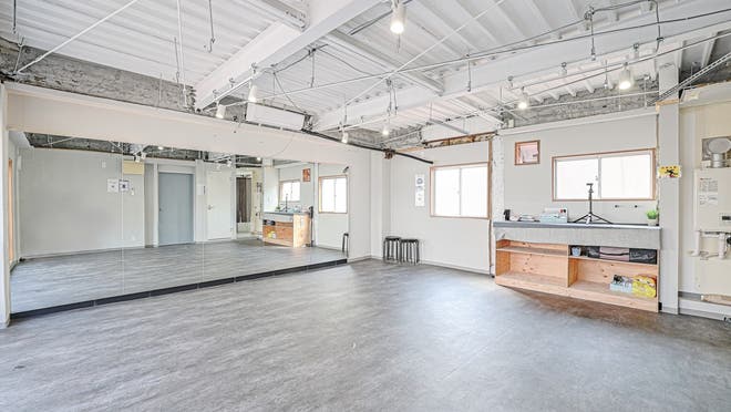 【桜木町駅4分】4.5mの大型鏡✨・広さ(40㎡)!ダンス・ヨガ・ウォーキング・SNS撮影OK!Wi-Fi、ヨガマット完備の写真2