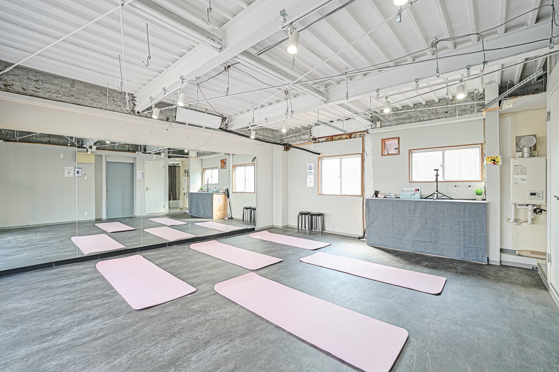 【桜木町駅4分】4.5mの大型鏡✨・広さ(40㎡)！ダンス・ヨガ・ウォーキング・SNS撮影OK！Wi-Fi、ヨガマット完備の写真8