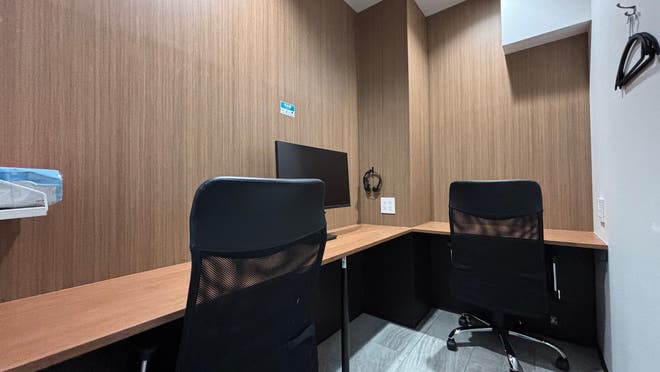 【錦糸町駅から徒歩1分】モニター・フリードリンク付き2名完全個室(ブース18)※予約時間前は入室不可の写真1