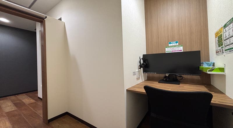 【錦糸町駅から徒歩1分】モニター・フリードリンク付き半個室（ブース23）※予約時間前は入室不可