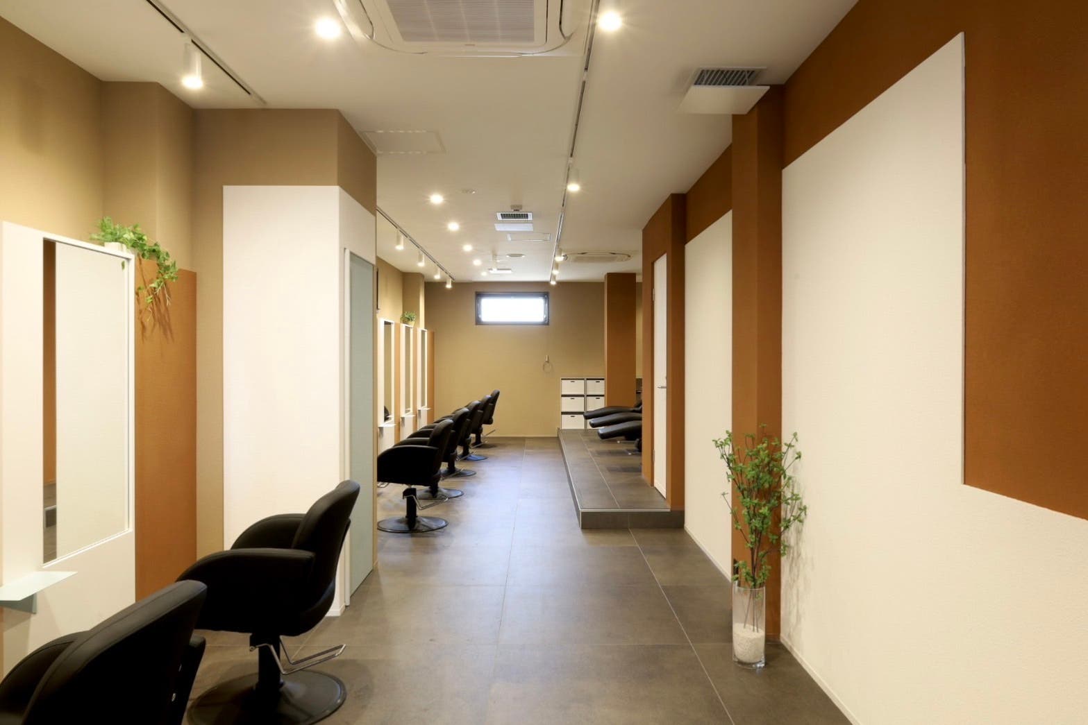 登戸駅から30秒!! 落ち着いた雰囲気のヘアサロンの写真5