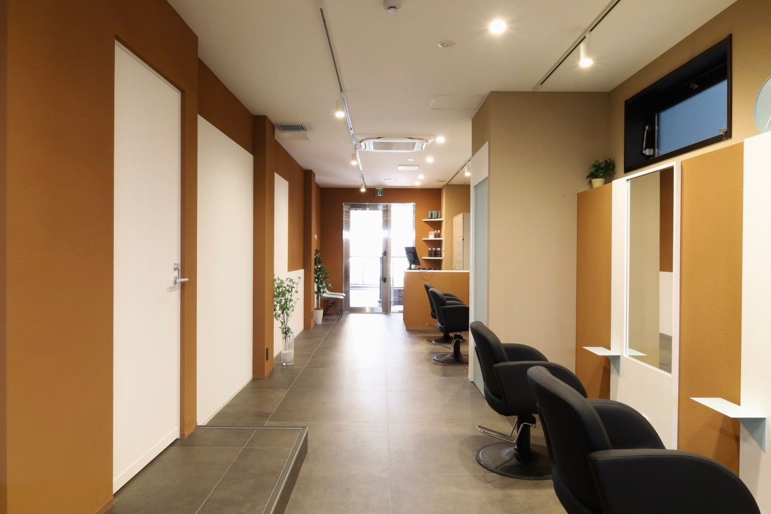 登戸駅から30秒!! 落ち着いた雰囲気のヘアサロンの写真6