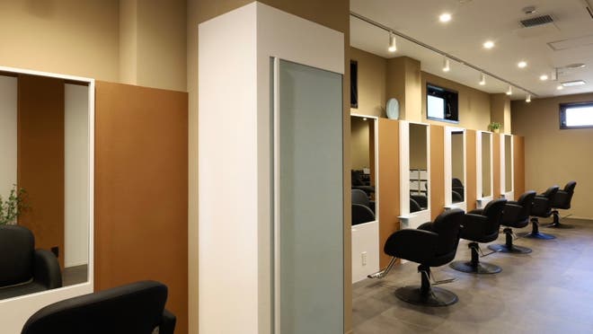 登戸駅から30秒!! 落ち着いた雰囲気のヘアサロンの写真1