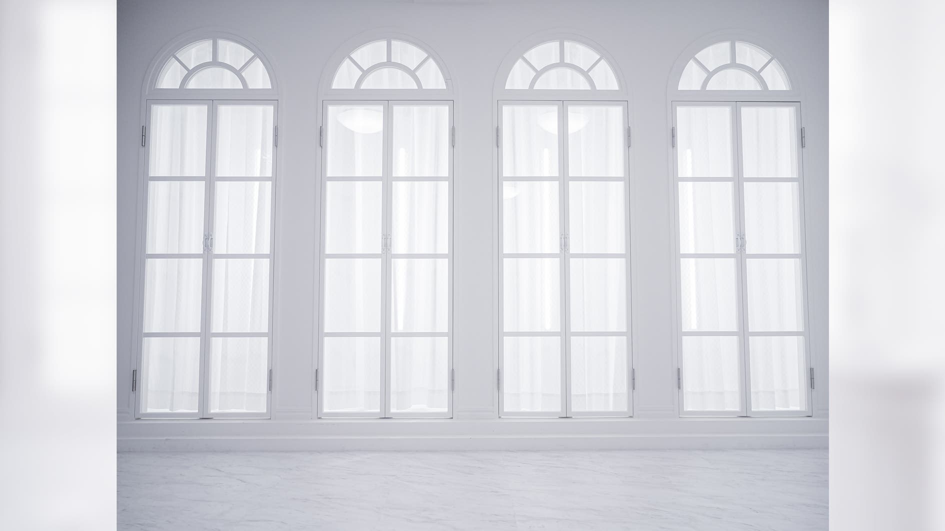 ✨NEW✨四谷三丁目駅徒歩5分💨白黒赤の3色を基調としたブース展開🤍🖤💖自然光のような窓際ライトで24時間全天候OKの写真12