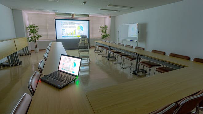新大阪4分☘️講義40名・席のみ50名可|土足利用|全設備無料|高速WiFi・プロジェクター・ホワイトボードの写真2