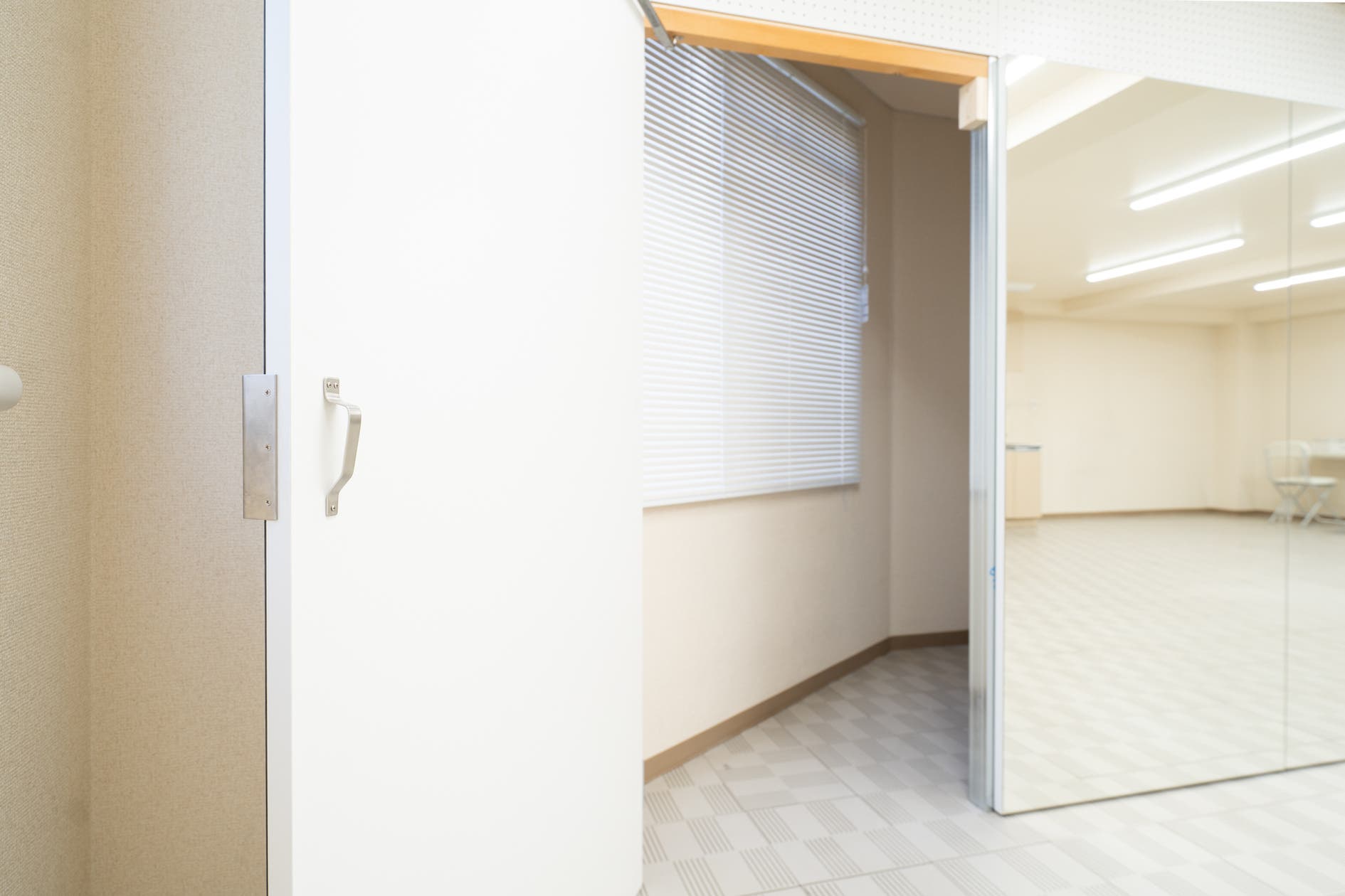 41m2 定員15名（月-土PM5時以降は10名迄（ダンス））ヒール/タップ/フラメンコ🆗【西日暮里3分】防音マット有の写真4