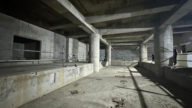 御宿にある半地下巨大コンクリート打ちっぱなし廃墟の写真2