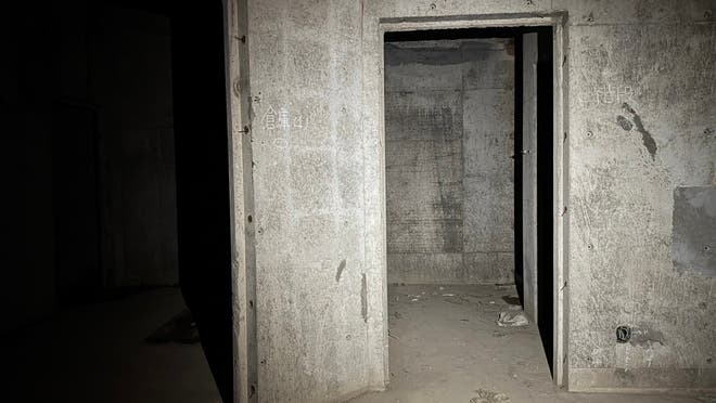 御宿にある半地下巨大コンクリート打ちっぱなし廃墟の写真8