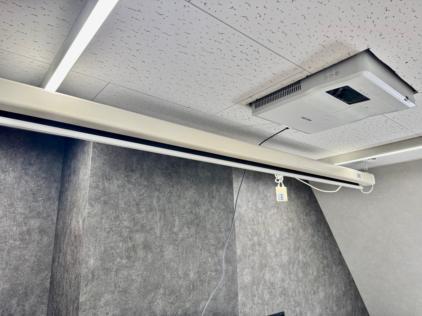 【¥1,000/1h｜工事期間限定】上野駅すぐ・モニター＆プロジェクターあり　6名会議室Bの写真7