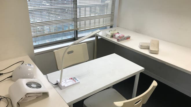 新宿御苑前!1時間500円(税抜)のみ激安レンタルネイルサロンです!夜景が綺麗です!の写真1