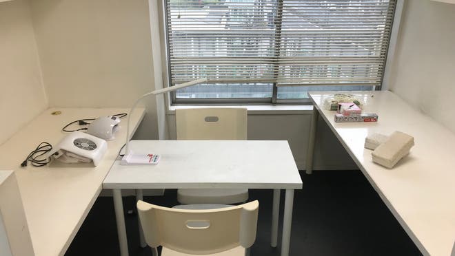 新宿御苑前!1時間500円(税抜)のみ激安レンタルネイルサロンです!夜景が綺麗です!の写真4