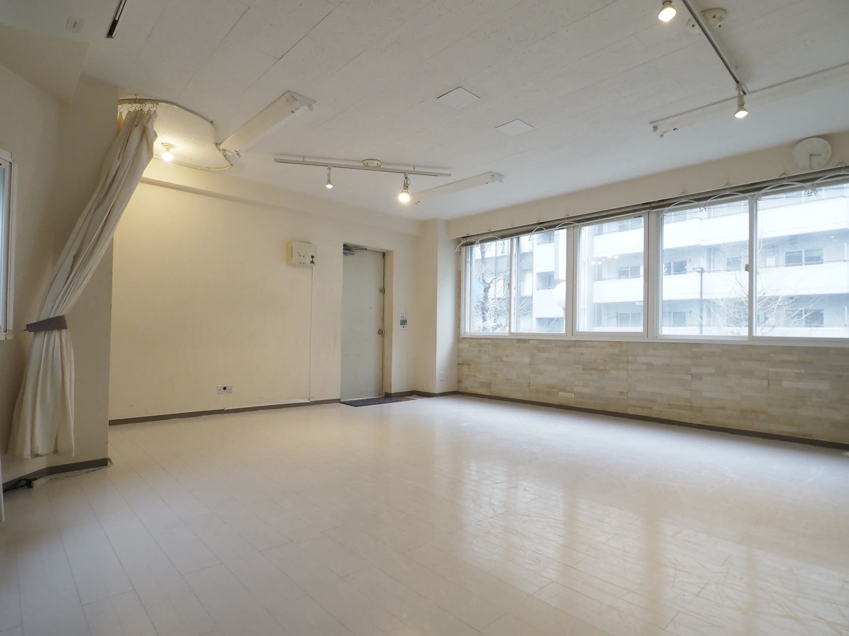 定期利用可能！大久保駅から徒歩3分のレンタルスタジオ。ダンス/ヨガ/ピラティス/稽古/楽器/声楽もできる多目的スタジオ！の写真1