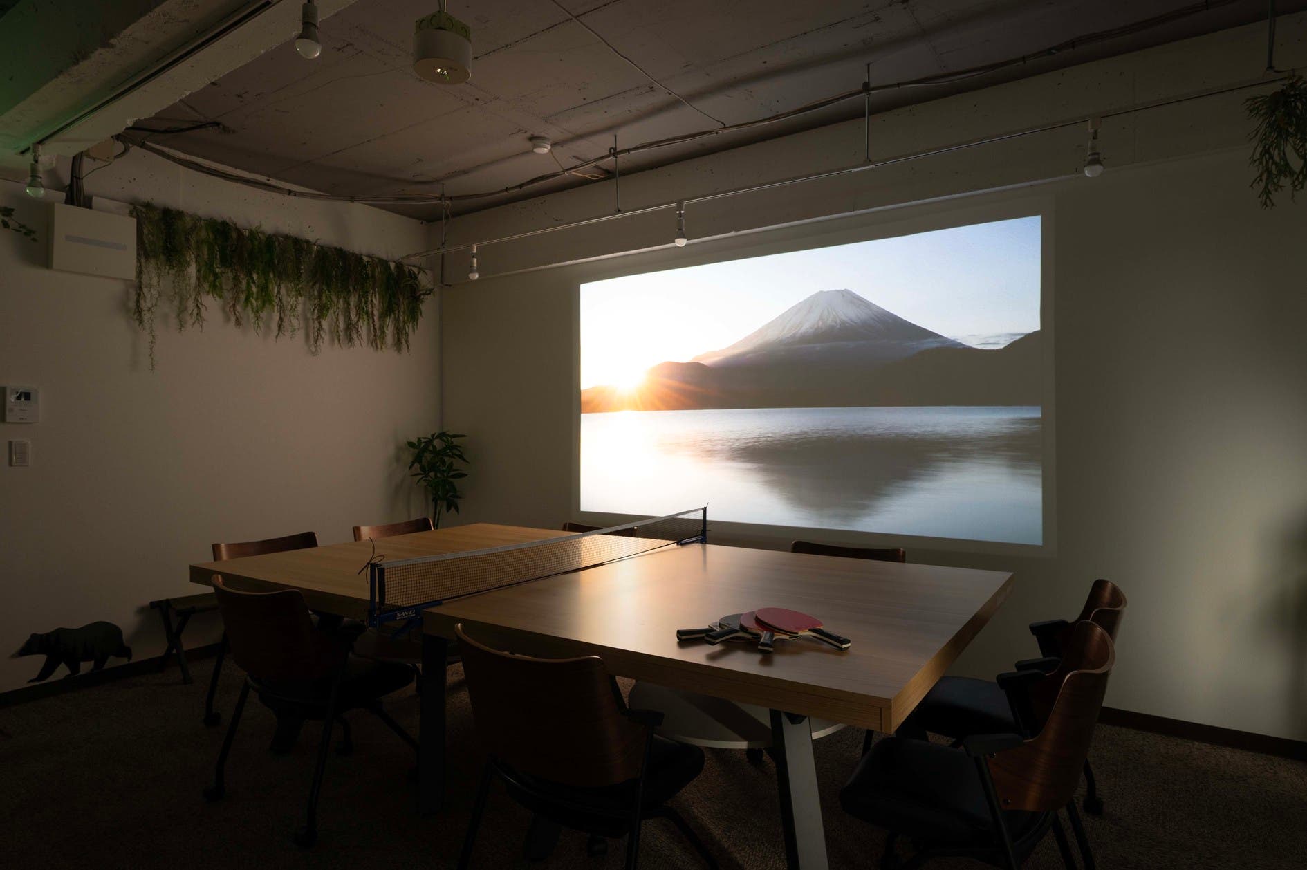 駅近❗120㌅4Kプロジェクター👀自由自在な新会議室✨クロスゲート三田・田町🏙卓球🏓映画鑑賞🎥の写真13