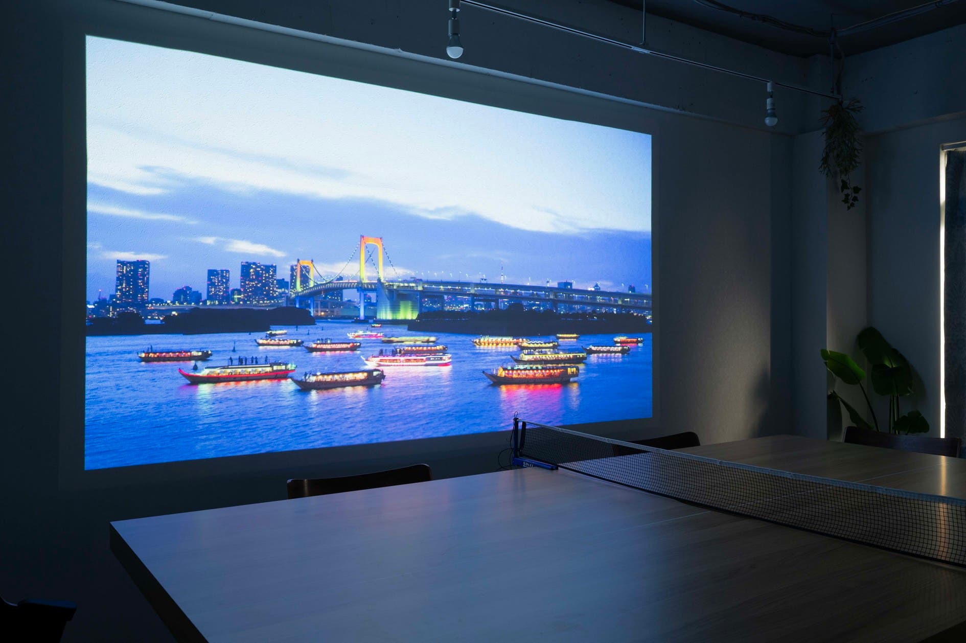 駅近❗120㌅4Kプロジェクター👀自由自在な新会議室✨クロスゲート三田・田町🏙卓球🏓映画鑑賞🎥の写真19