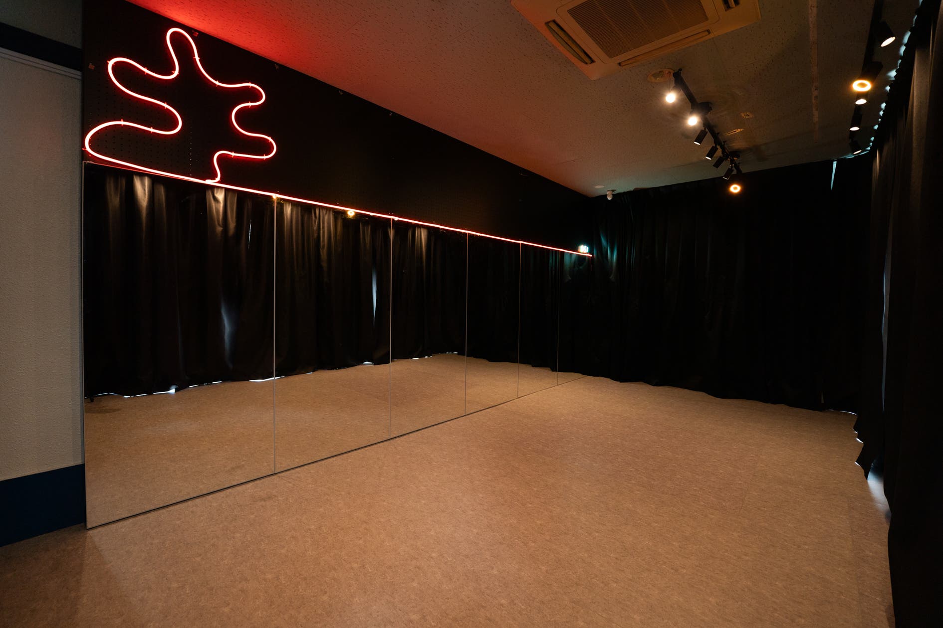 【NEW OPEN】高円寺駅徒歩2分 24h営業 映えるダンススタジオ!! 撮影や稽古など多目的で活用頂けます!!の写真6