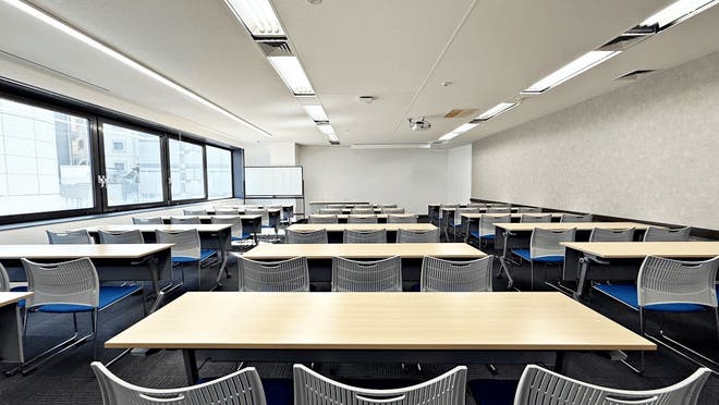 BL会議室 池袋西口店 RoomA 最大51名収容【池袋駅徒歩2分!演台常設で会議やセミナー・研修などにおすすめ/セルフ設営】の写真2