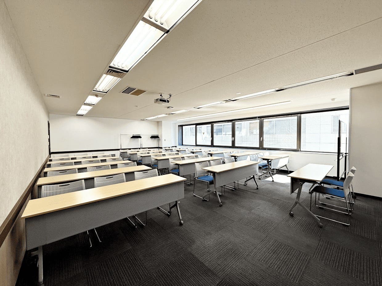 BL会議室 池袋西口店 RoomA 最大51名収容【池袋駅徒歩2分！演台常設で会議やセミナー・研修などにおすすめ/セルフ設営】の写真4