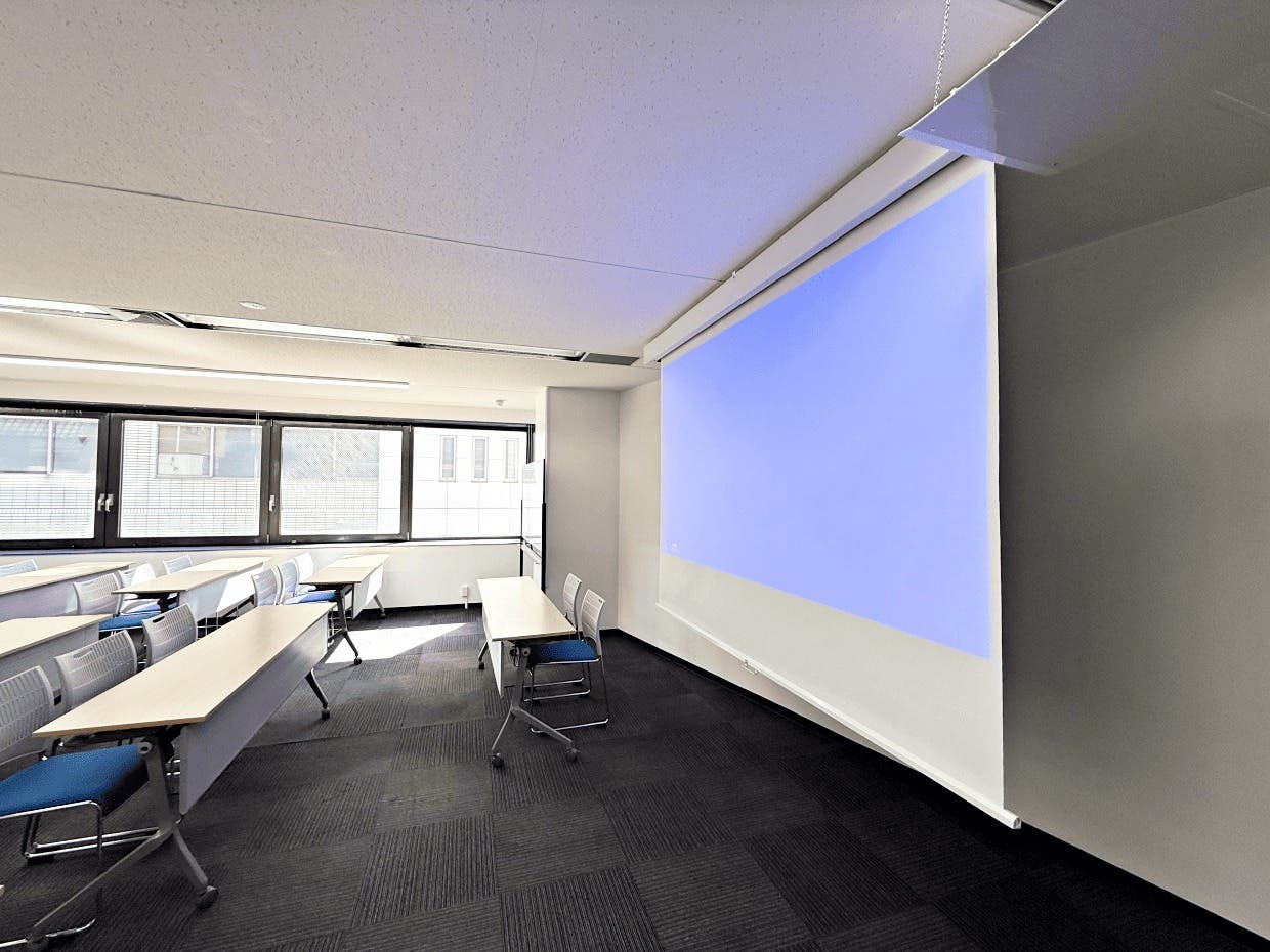 BL会議室 池袋西口店 RoomA 最大51名収容【池袋駅徒歩2分！演台常設で会議やセミナー・研修などにおすすめ/セルフ設営】の写真5