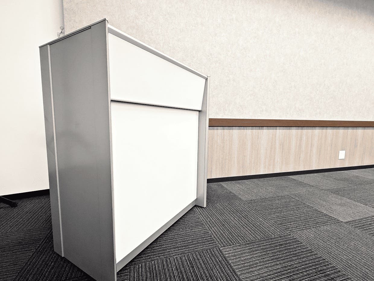 BL会議室 池袋西口店 RoomA 最大51名収容【池袋駅徒歩2分！演台常設で会議やセミナー・研修などにおすすめ/セルフ設営】の写真9