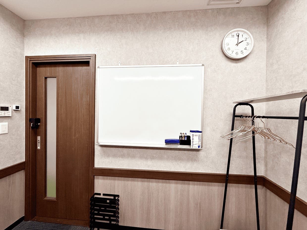 BL会議室 池袋西口店 RoomB 最大8名収容【池袋駅徒歩2分！モニター・AIカメラ・音声会議システム常設】の写真5