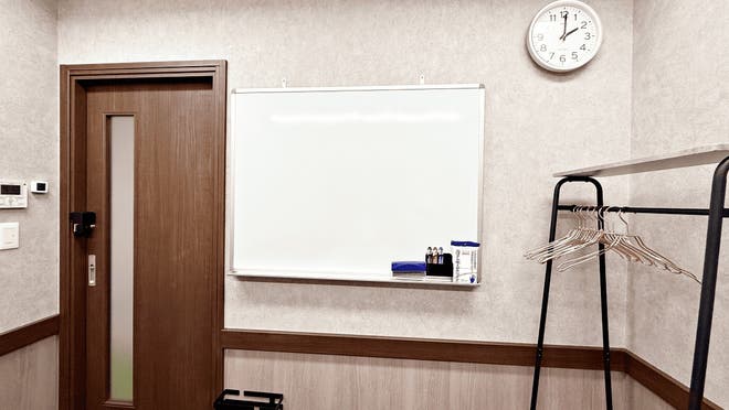 BL会議室 池袋西口店 RoomB 最大8名収容【池袋駅徒歩2分!モニター・AIカメラ・音声会議システム常設】の写真5