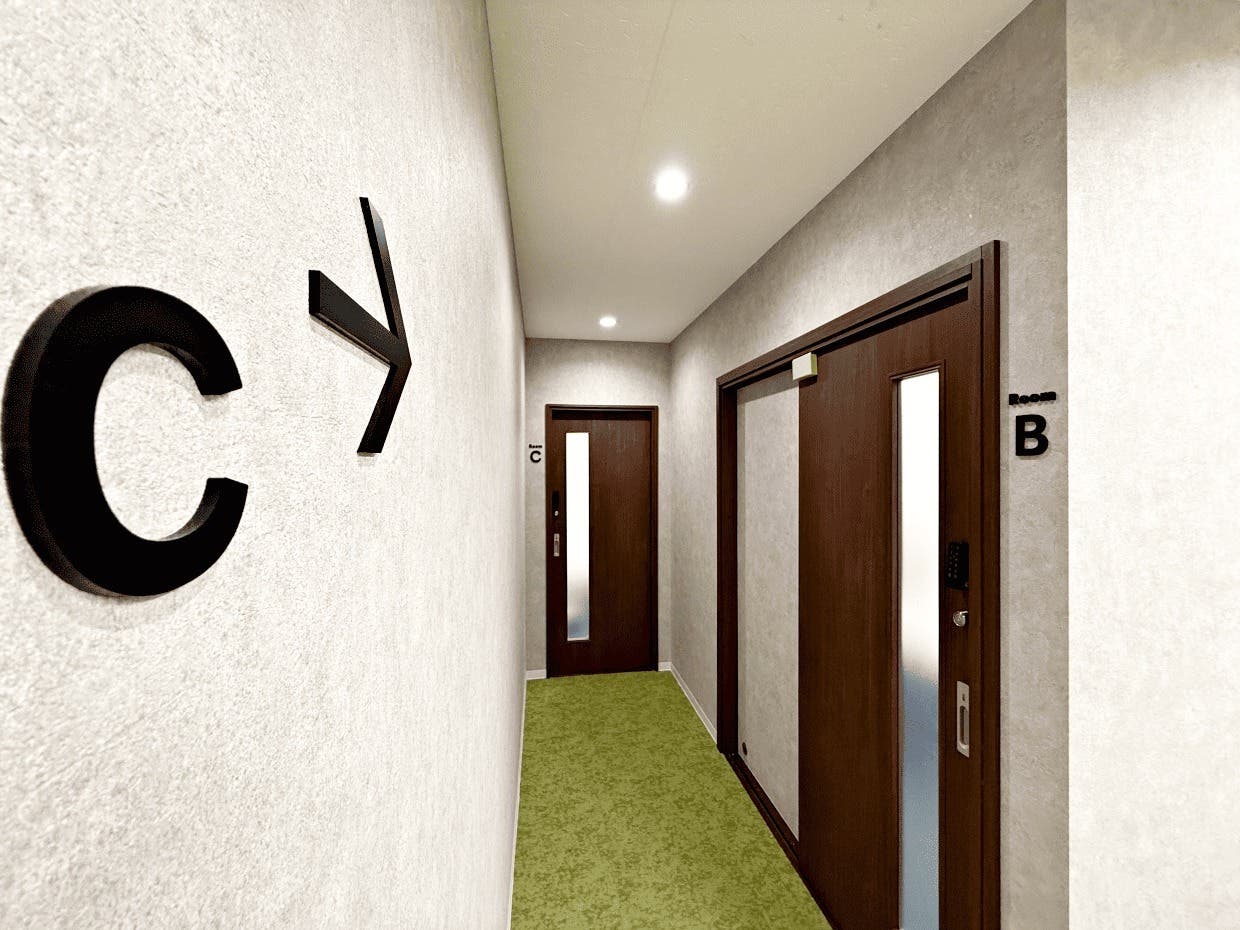 BL会議室 池袋西口店 RoomB 最大8名収容【池袋駅徒歩2分！モニター・AIカメラ・音声会議システム常設】の写真8