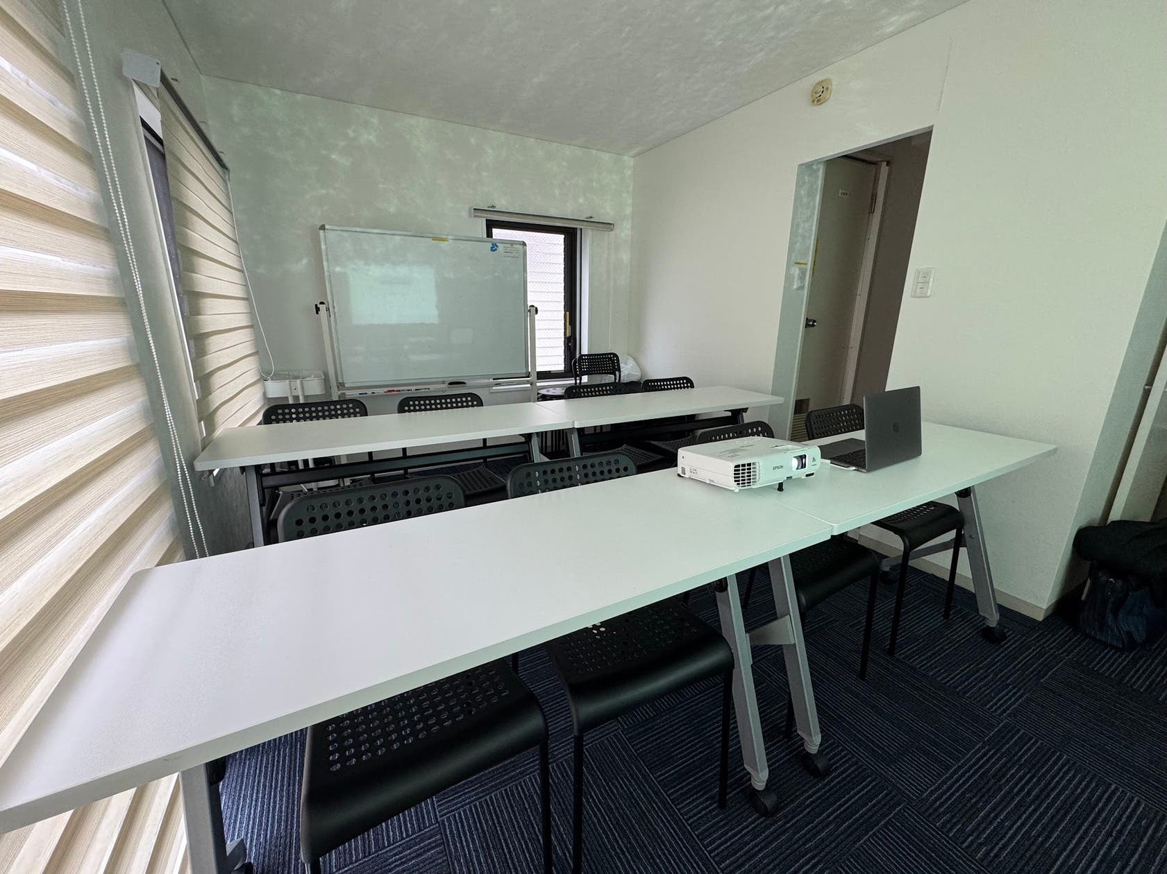 新宿で最安値！！新規OPEN♪新宿三丁目駅から徒歩1分のレンタルオフィス　電子タバコ可　施術ベッド有り！の写真6