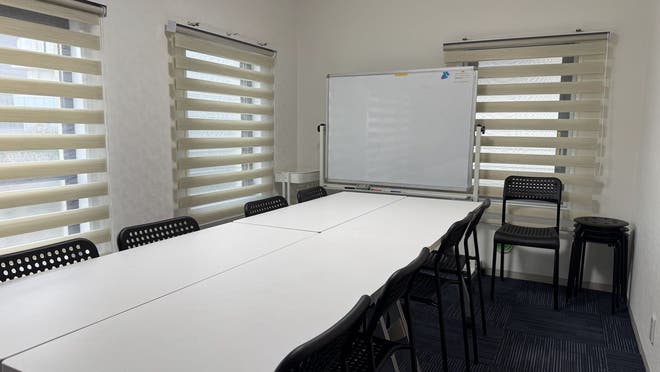 新宿で最安値!!新規OPEN♪新宿三丁目駅から徒歩1分のレンタルオフィス 電子タバコ可 施術ベッド有り!の写真1