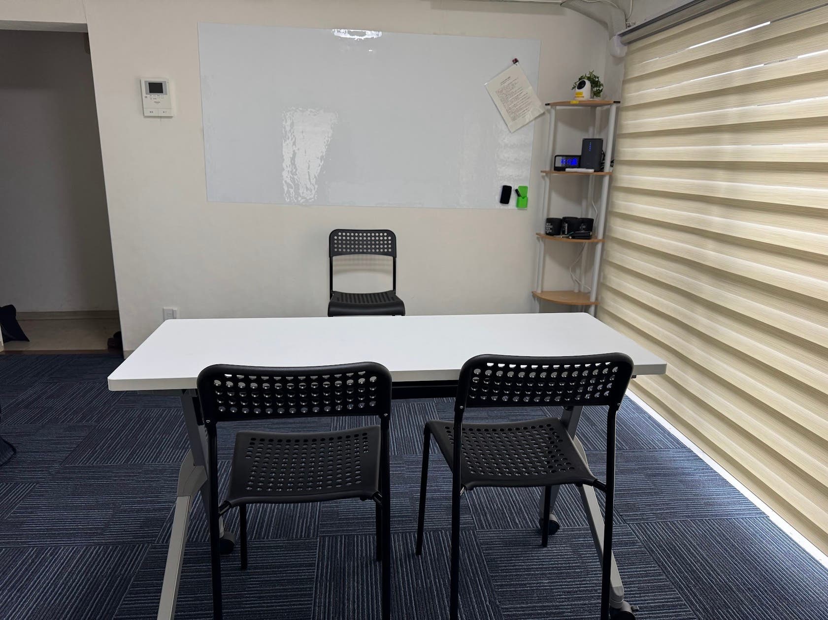 新宿で最安値！！新規OPEN♪新宿三丁目駅から徒歩1分のレンタルオフィス　電子タバコ可　施術ベッド有り！の写真8