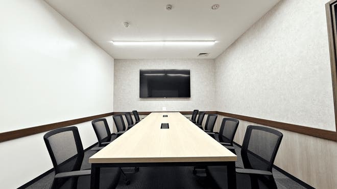 BL会議室 池袋西口店 RoomC 最大11名収容【池袋駅徒歩2分!モニター・AIカメラ・音声会議システム常設】の写真1