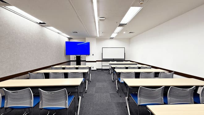 BL会議室 池袋西口店 RoomD 最大21名収容【池袋駅徒歩2分!大型モニター常設でセミナー・研修におすすめ】の写真2
