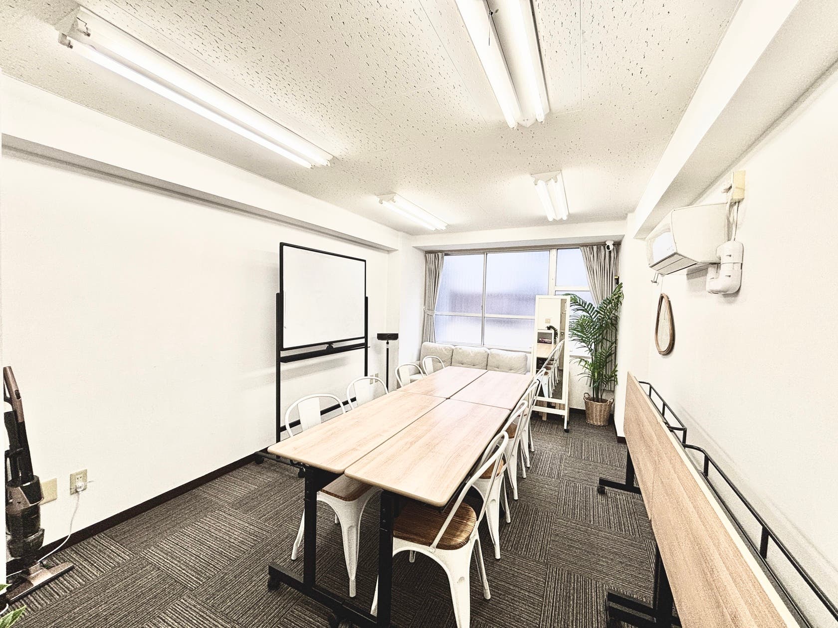 神田駅1分🚃8名＋7名利用🆗全設備無料｜光回線｜土足｜24時間｜プロジェクタ｜冷蔵庫・レンジ｜RoomB[39]の写真5