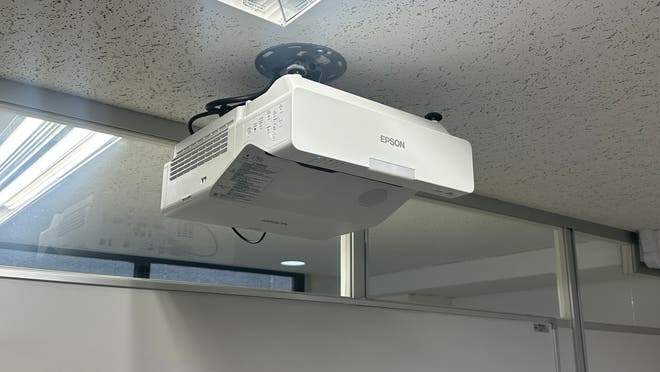 ⭐️横浜駅から徒歩4分地下街から直結!⭐️スタッフ常駐のため安心してご利用いただけます!✨Wi-Fi有り【24名セミナールーム】の写真5