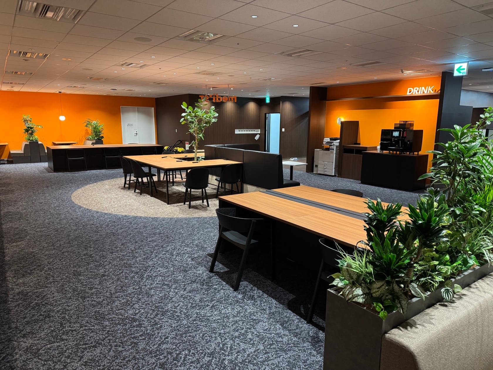 大阪梅田徒歩3分！景色の良い広々とした快適な自習・テレワーク空間の写真2