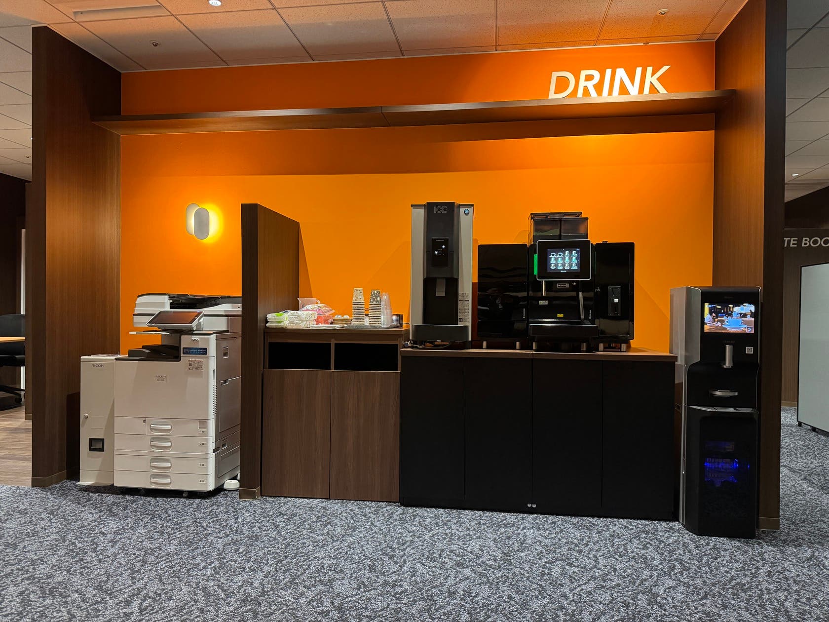 大阪梅田徒歩3分！景色の良い広々とした快適な自習・テレワーク空間の写真3