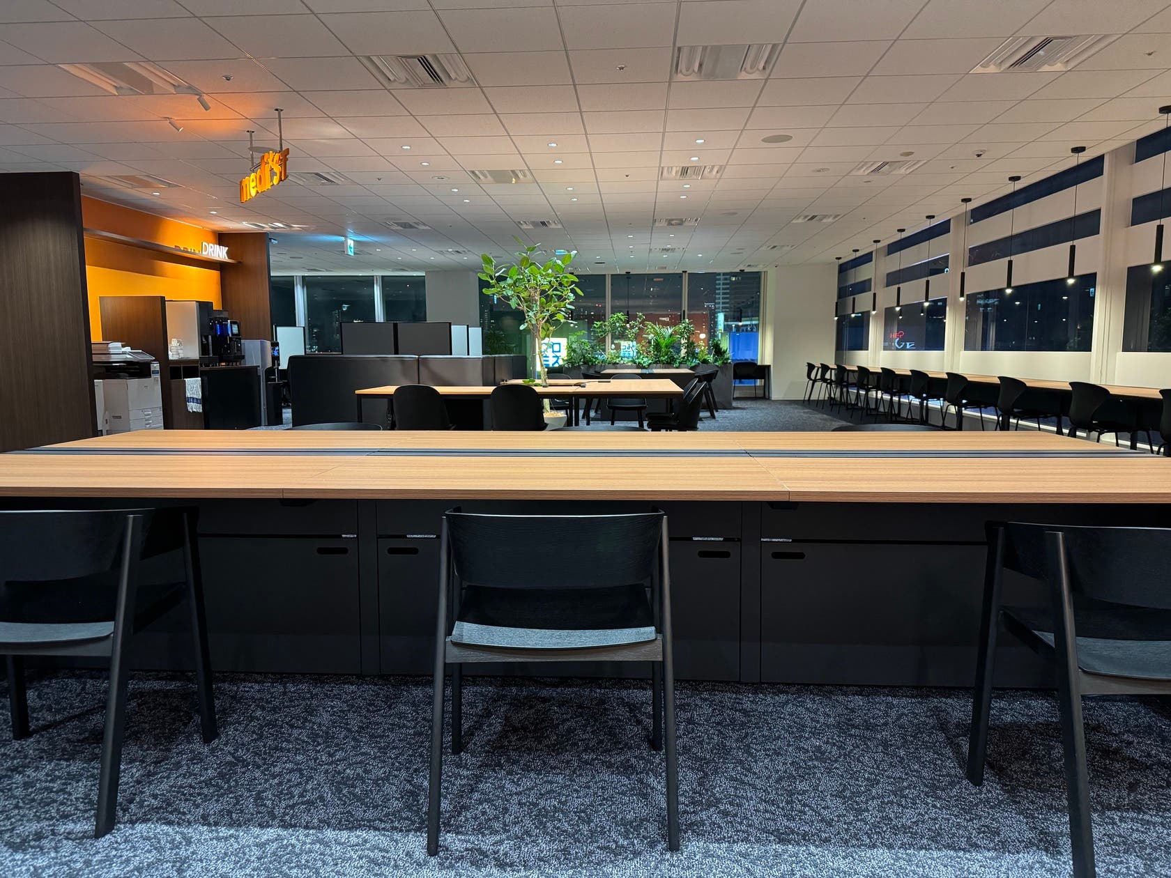 大阪梅田徒歩3分！景色の良い広々とした快適な自習・テレワーク空間の写真5