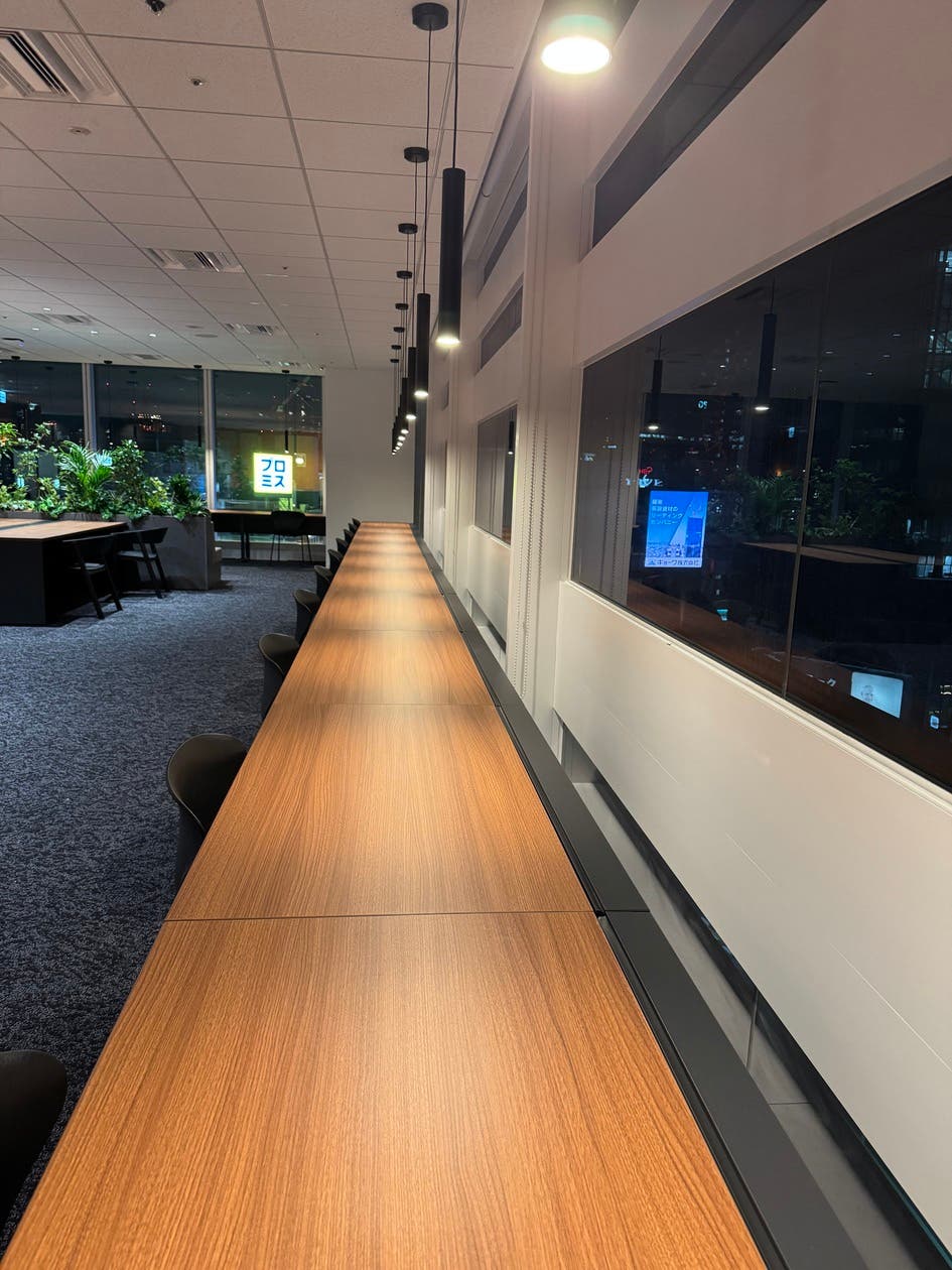 大阪梅田徒歩3分！景色の良い広々とした快適な自習・テレワーク空間の写真6