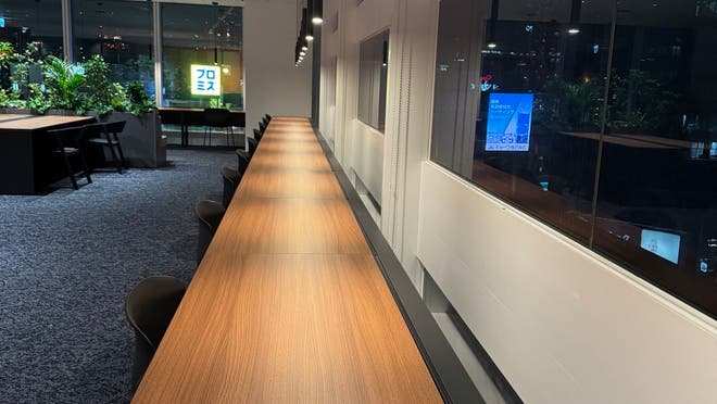 大阪梅田徒歩3分!景色の良い広々とした快適な自習・テレワーク空間の写真6