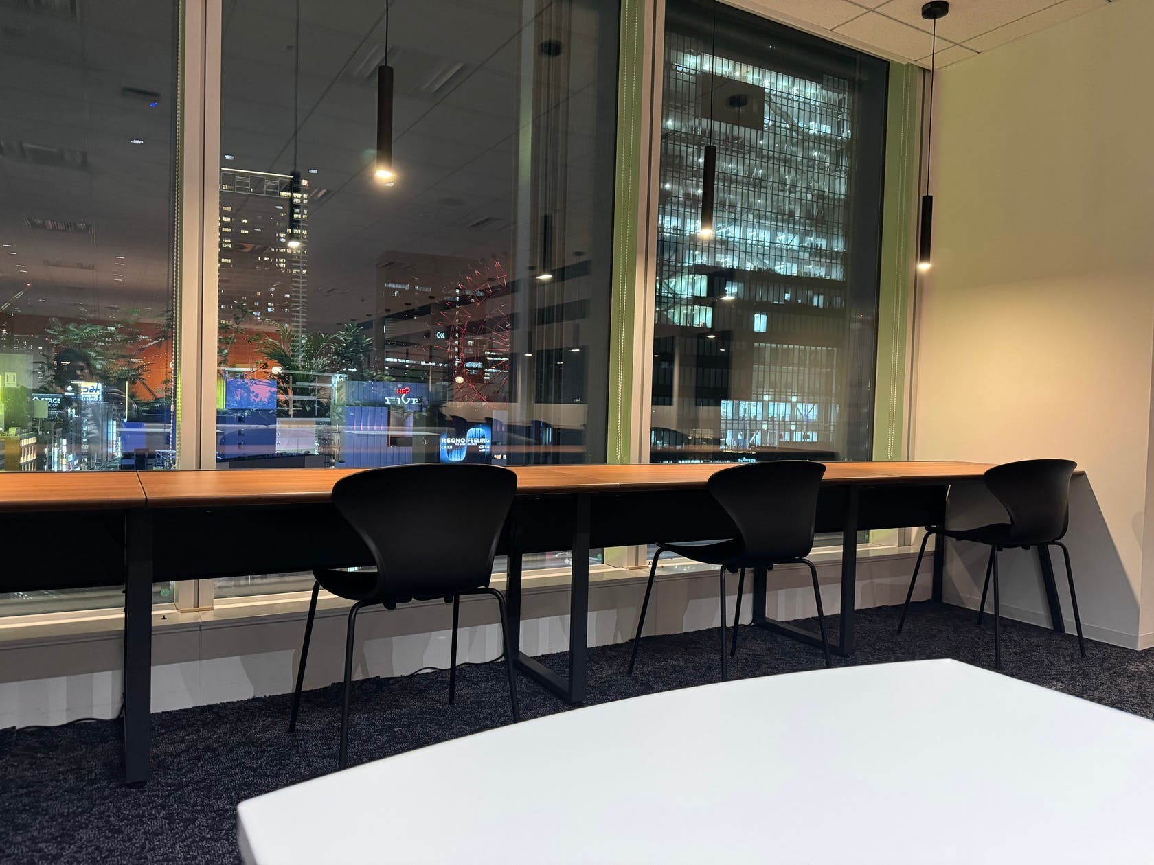 大阪梅田徒歩3分！景色の良い広々とした快適な自習・テレワーク空間の写真8