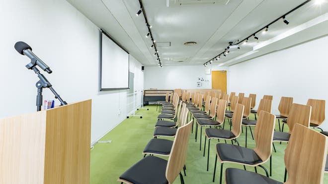 【伏見駅1分】ワンランク上の会議室|60㎡最大50名着席可能|備品全て無料|プロジェクター、音響完備、司会台、マイクの写真15