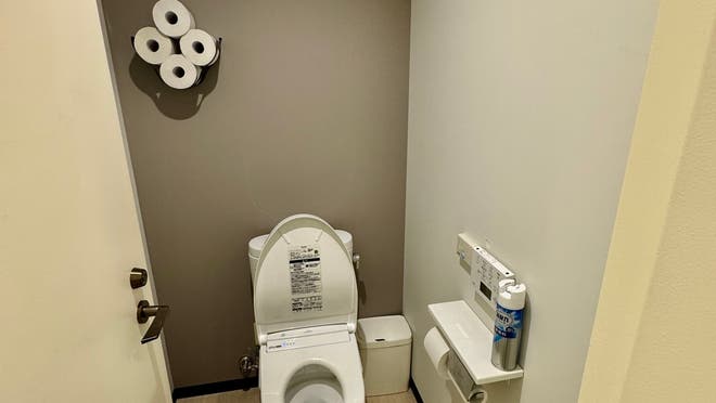 【¥550/1h|工事期間限定】上野駅すぐ・モニター2台鍵付き広め完全個室3013の写真25