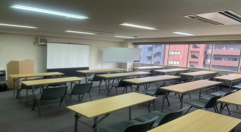 7階B室【堀江・アメ村エリア！駅から徒歩30秒！】１０～３８名まで。無料備品も多数！同ビル内に複数会場ございます
