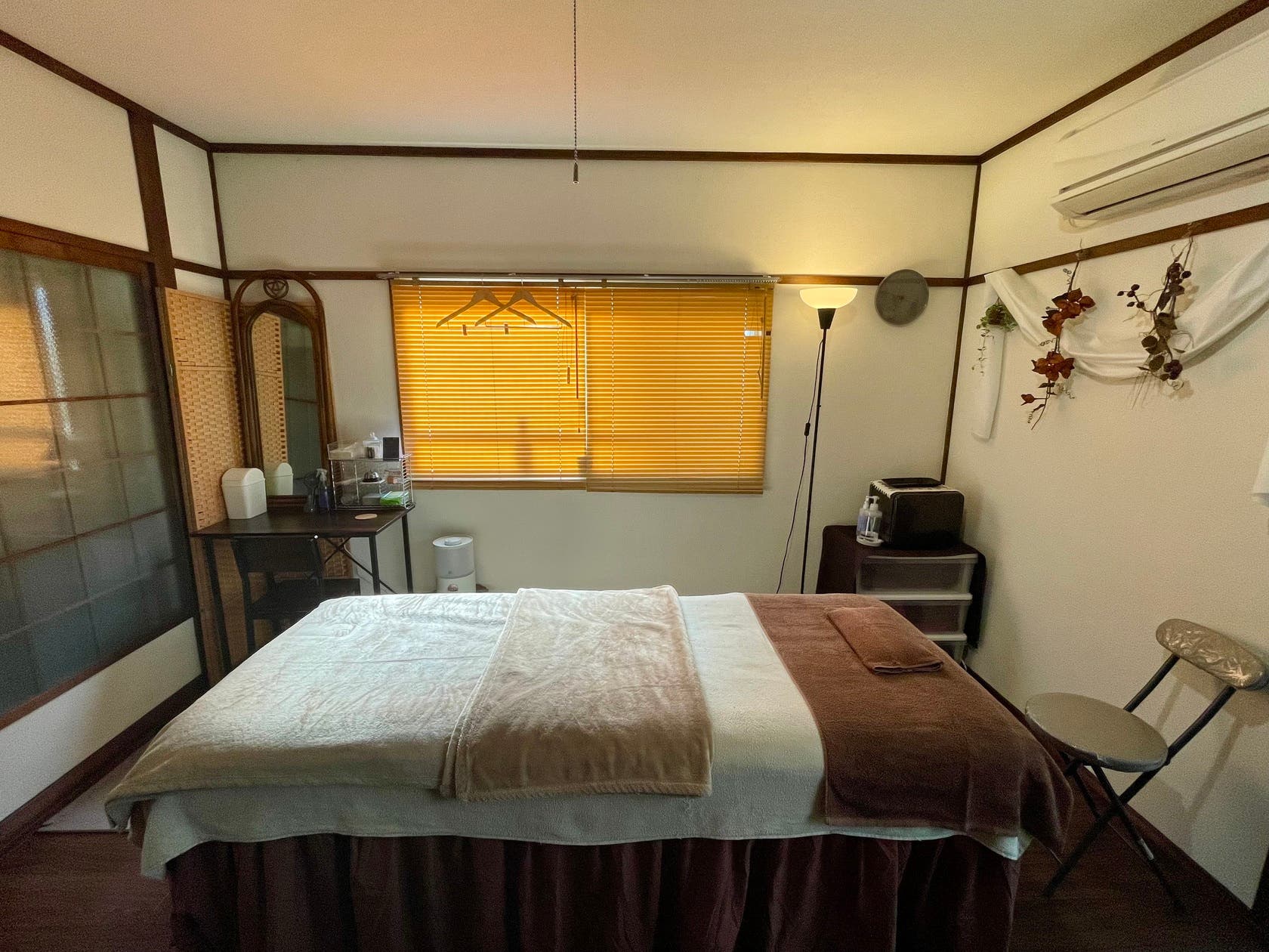 御堂筋線中津駅から徒歩3分！タオル使用無料レンタルサロン♪の写真1