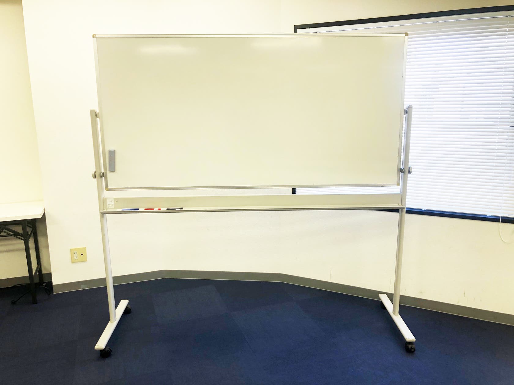 7階B室【堀江・アメ村エリア！駅から徒歩30秒！】１０～３８名まで。無料備品も多数！同ビル内に複数会場ございますの写真8