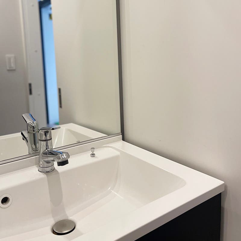 ★横浜最安値！ 最寄り駅は横浜駅で、徒歩わずか5分！シャワー完備！の写真5