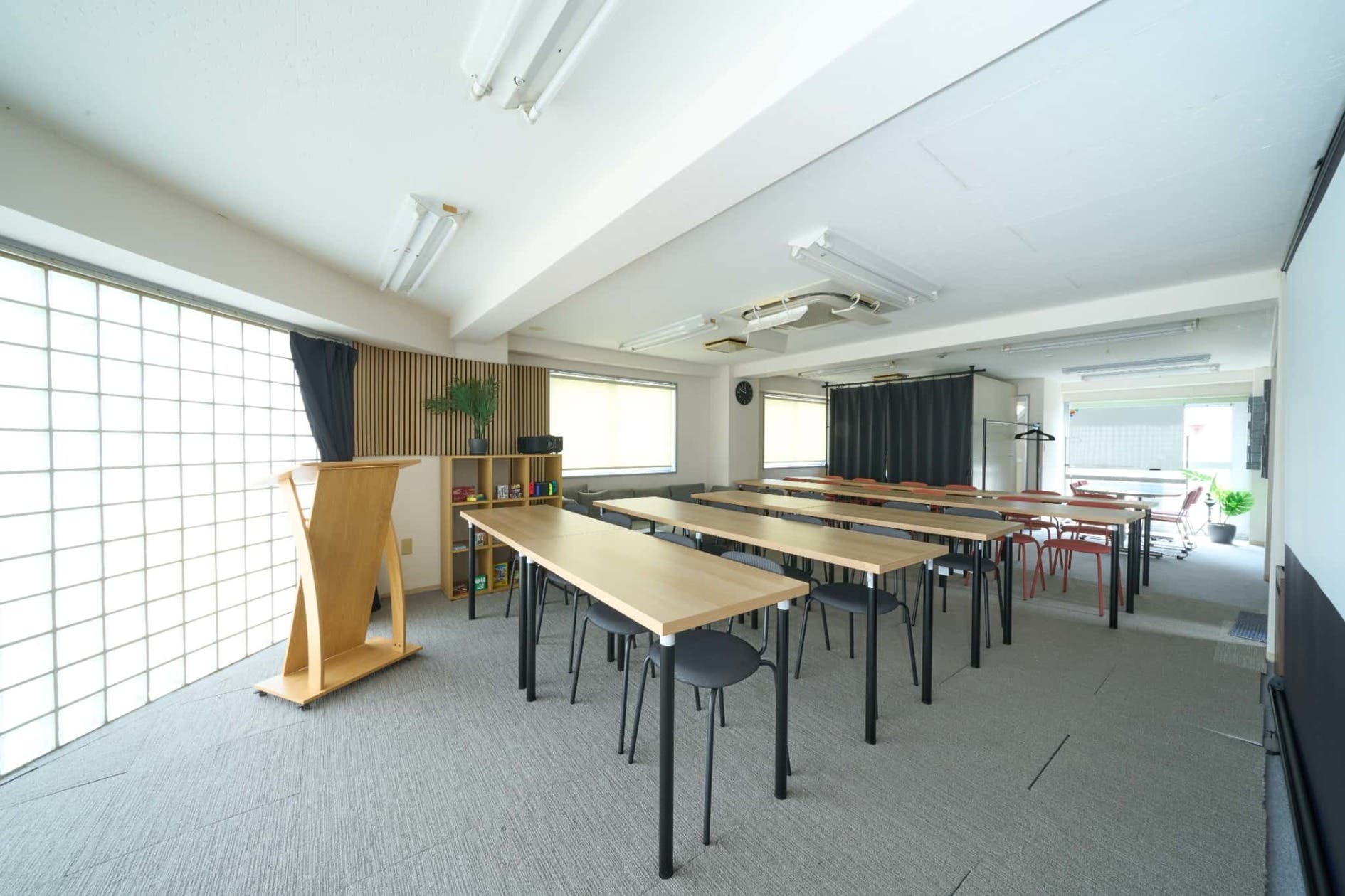 [最大40名収容可]藤沢駅南口徒歩5分 100インチスクリーン！映画鑑賞会/推し活/会議/セミナー/タコパの写真10