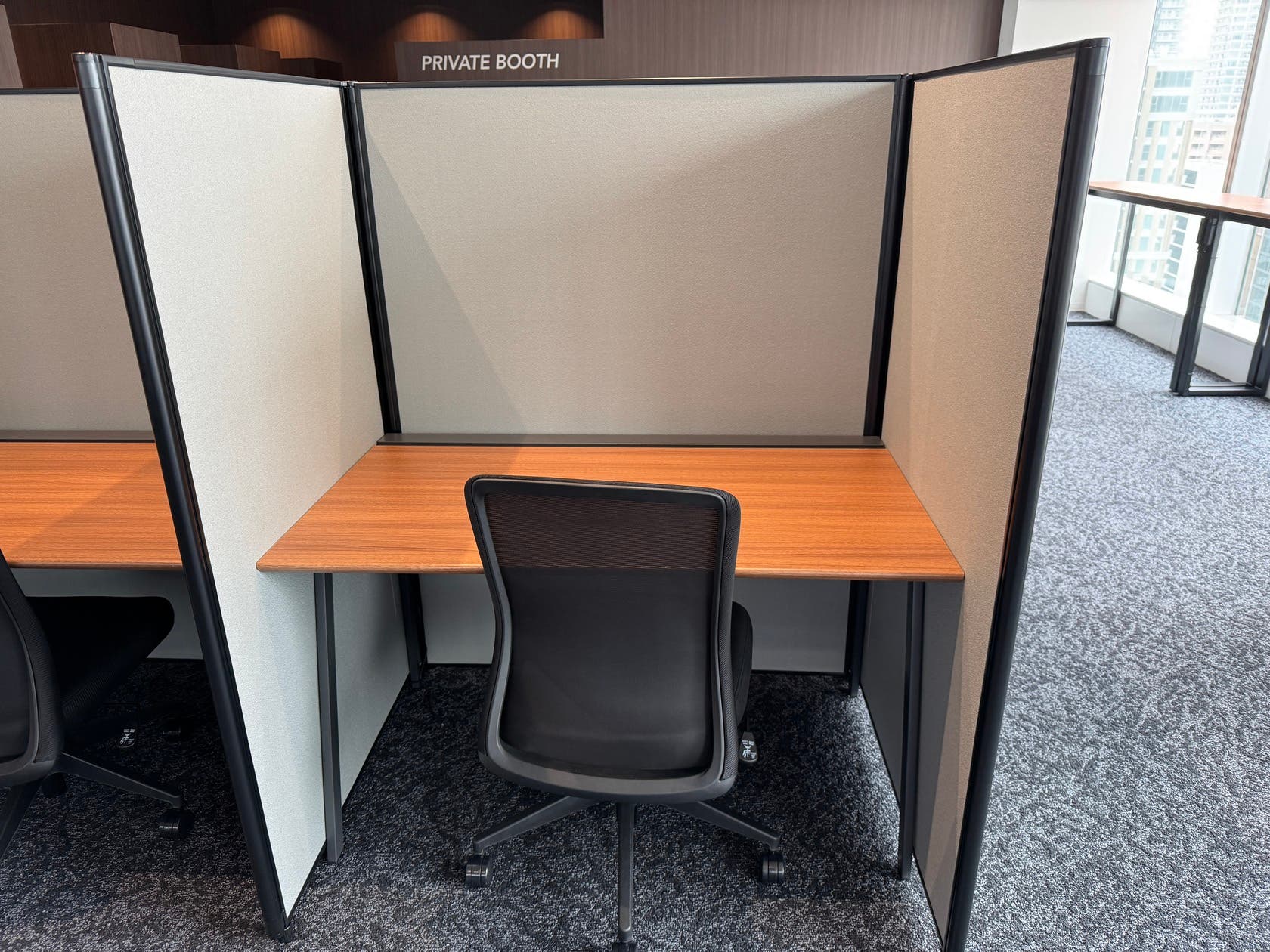 大阪梅田徒歩3分！景色の良い広々とした快適な自習・テレワーク空間の写真11