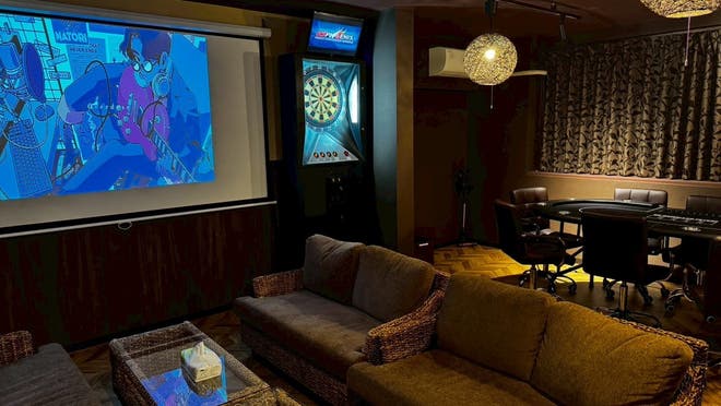 【FAMILYPOT 渋谷店🆕OPNE🎉】駅徒歩3分 本格ポーカーテーブル、ダーツ、ボードゲームもあるパーティ向けバリ風スペースの写真1